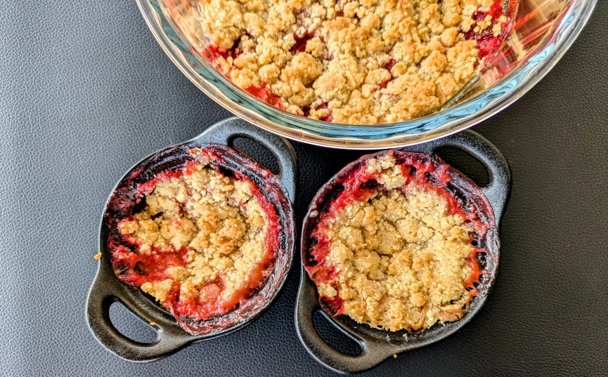Recette : Crumble rhubarbe fraises | Spatul.fr
